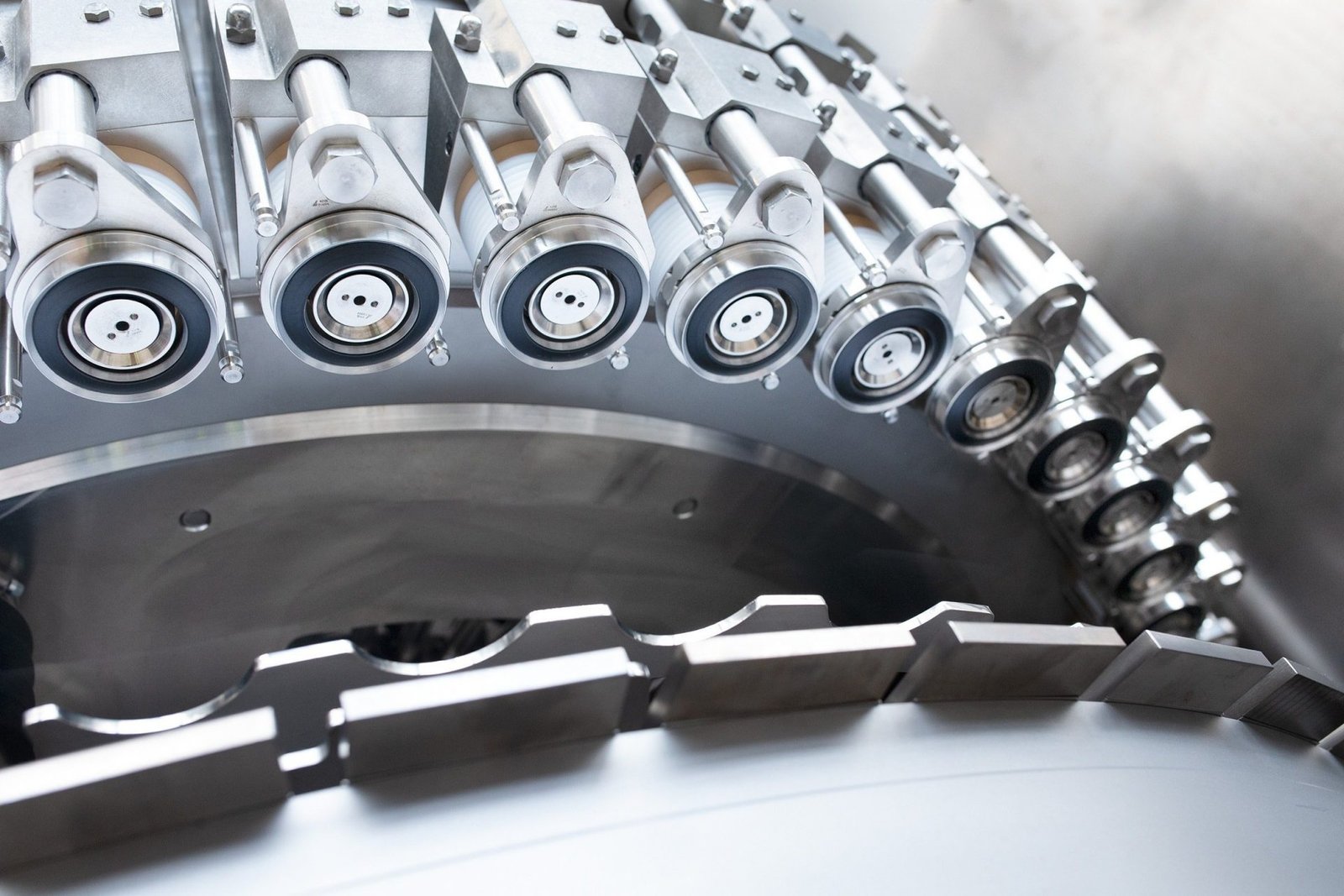 KHS can filler processes a broad spectrum of beverages & formats ...